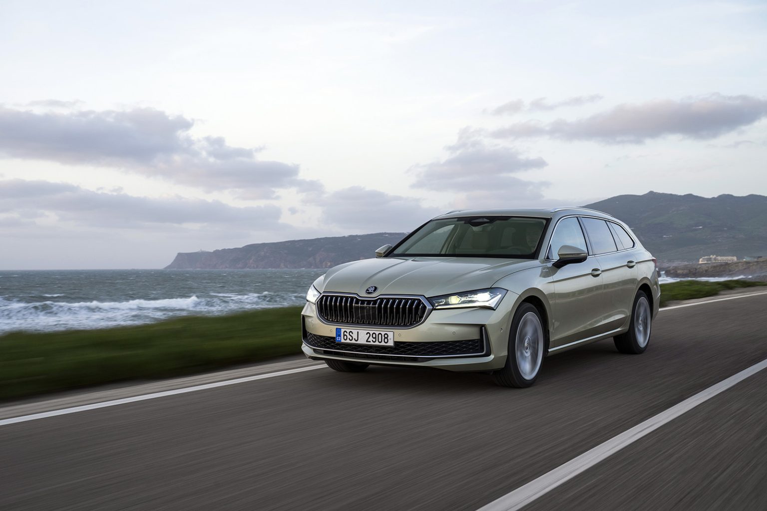 Get ready for the ultimate Skoda Superb Review - find out what's new ...